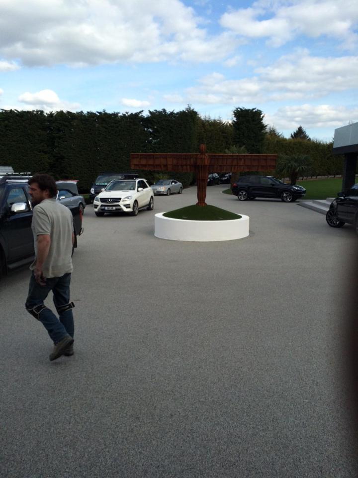 Carroll’s ‘Angel’ in the driveway - West Ham News