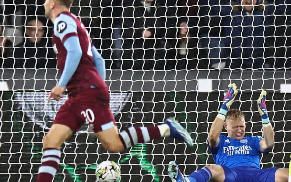 Report: West Ham ‘In Talks’ With Calamity Keeper - West Ham News