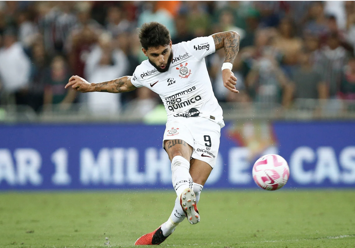 Hammers have terms agreed but Wolves still in the hunt