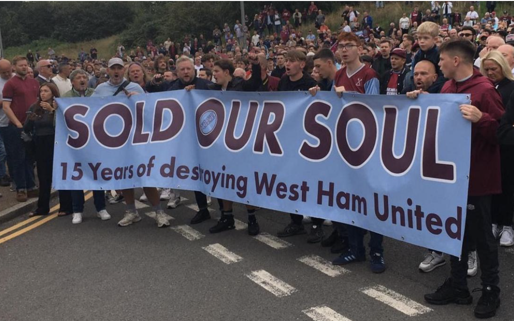 “Fan fury” as Hammers lose | Report describes ‘mutinous’ London Stadium