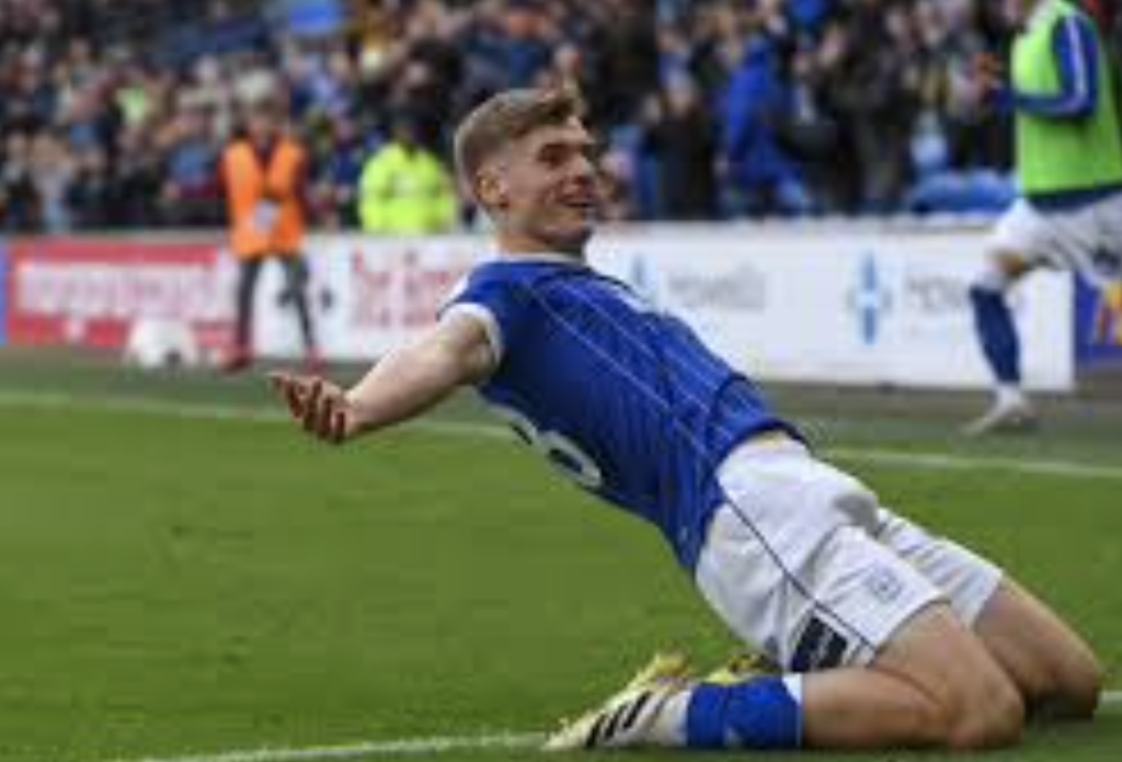 “West Ham hold concrete interest” in centre back as club plans for back ...
