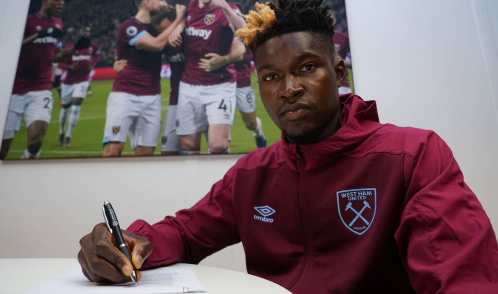 Hammers keeper signs new deal - West Ham News